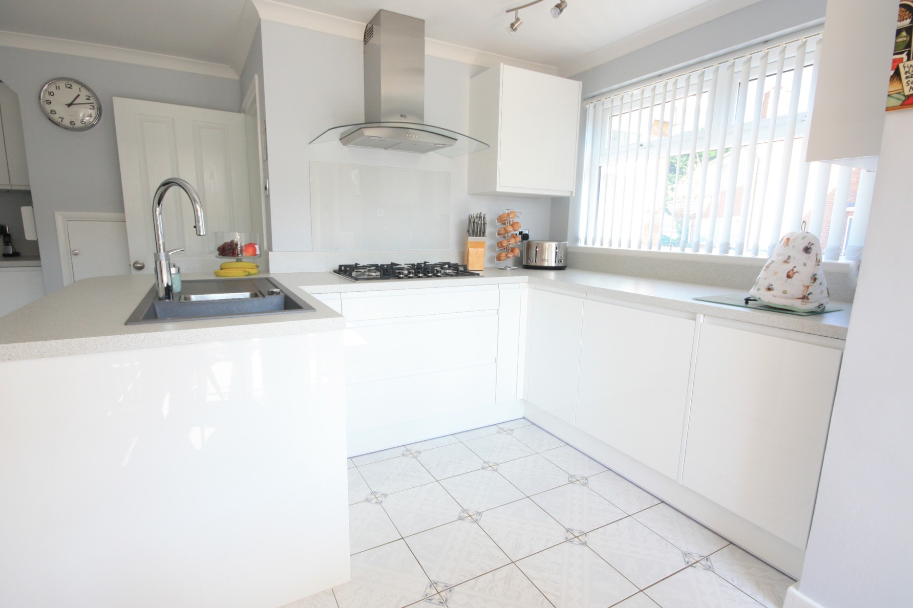 Mr & Mrs Fearn’s Bright and Elegant Modern Kitchen – Ream Interiors