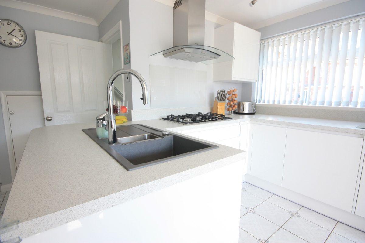 Mr & Mrs Fearn’s Bright and Elegant Modern Kitchen – Ream Interiors