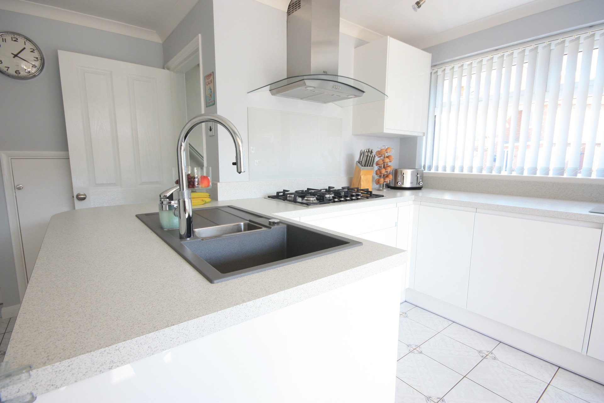 Mr & Mrs Fearn’s Bright and Elegant Modern Kitchen – Ream Interiors