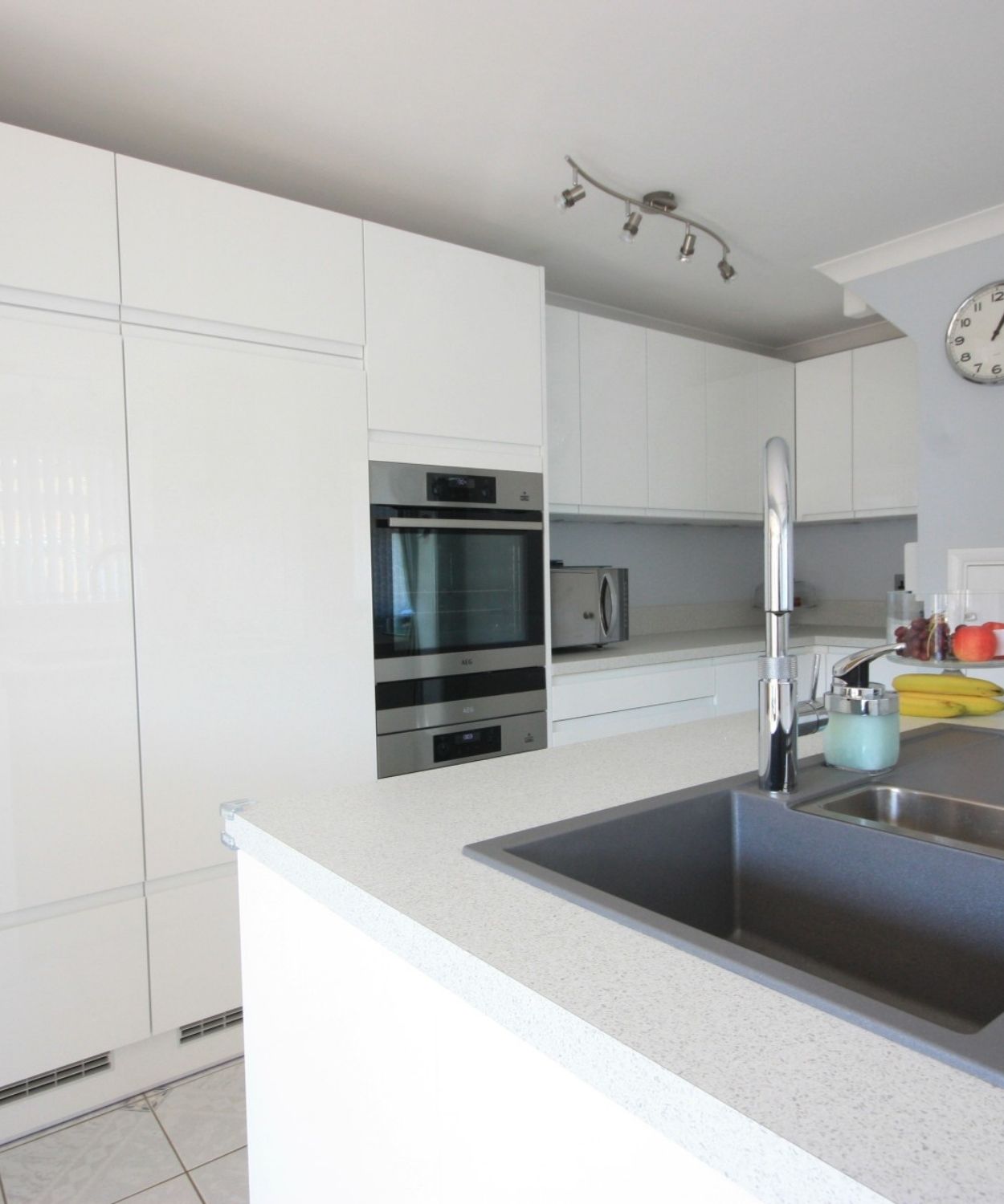 Mr & Mrs Fearn's Bright and Elegant Modern Kitchen - Ream Interiors