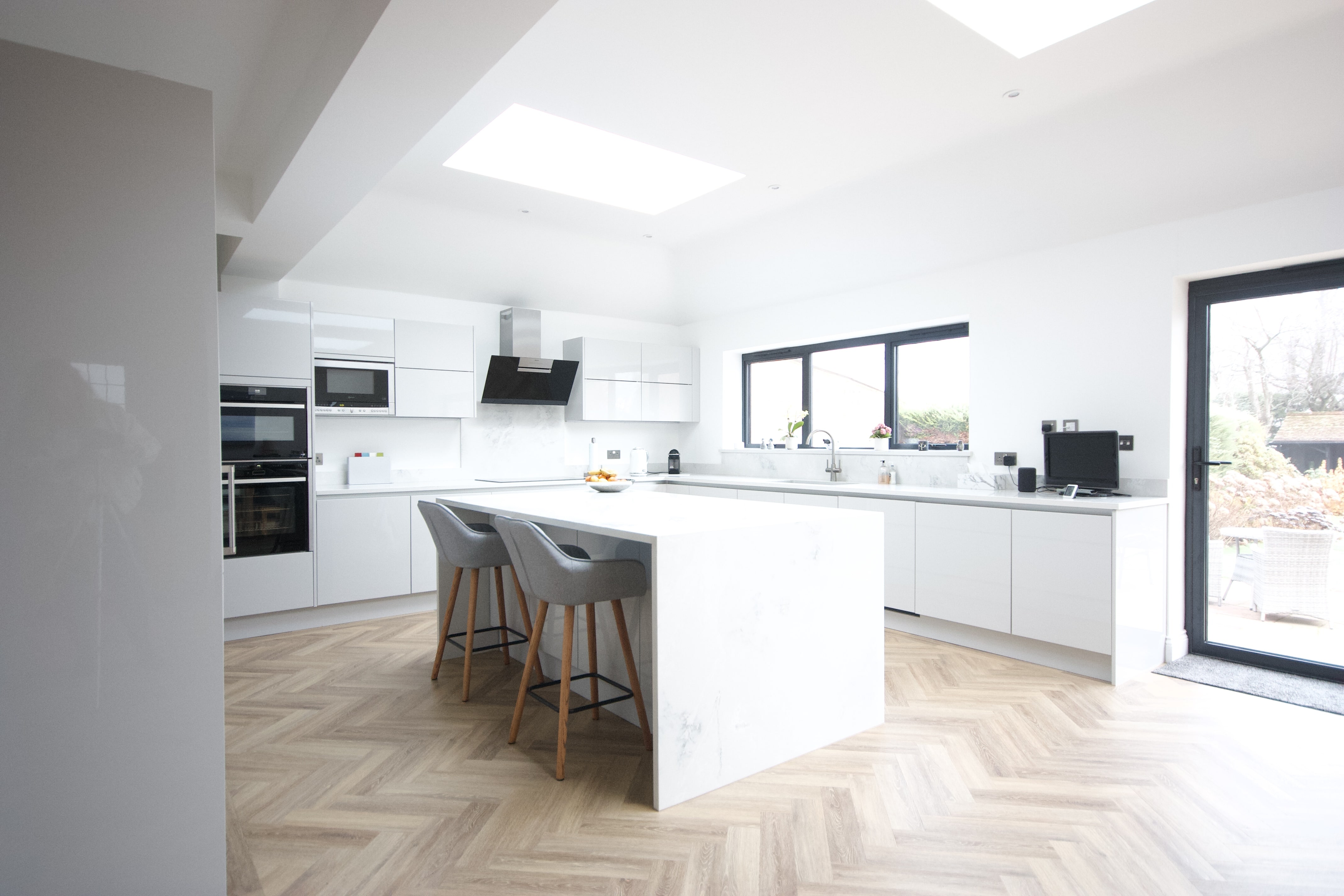 Mr & Mrs Howe’s Light Grey Minimalist Handleless Kitchen - Ream Interiors