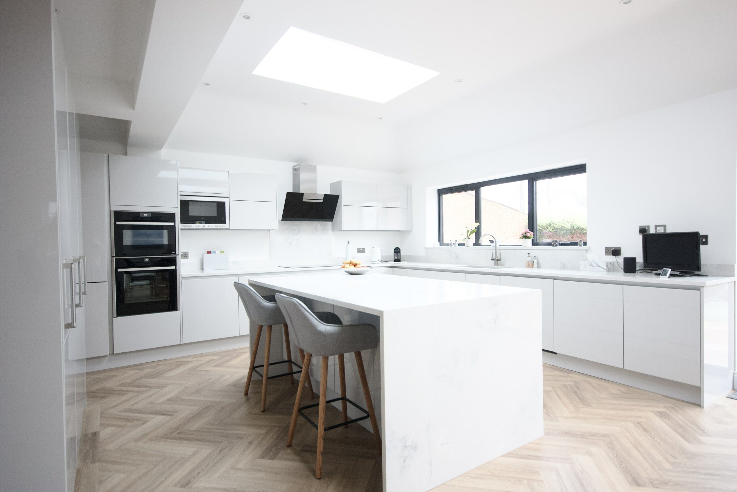 Mr & Mrs Howe’s Light Grey Minimalist Handleless Kitchen - Ream Interiors